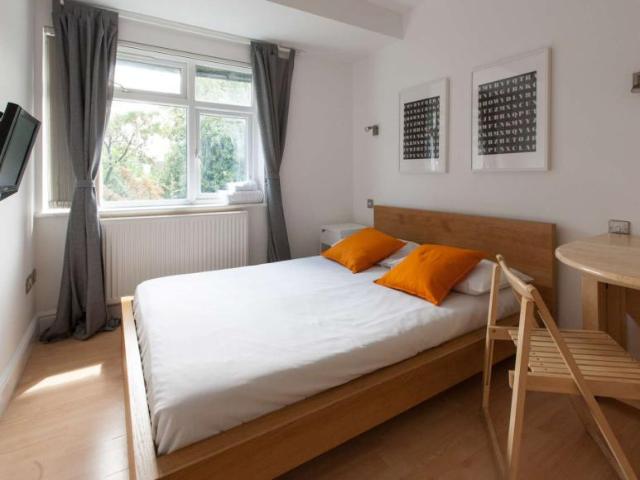 6 Bedroom Shared Living/roommate London London 101843622