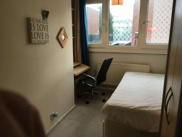 6 Bedroom Shared Living/roommate London London 101853410