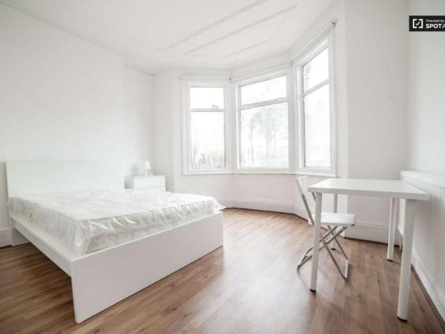 6 Bedroom Shared Living/roommate London London 102147202