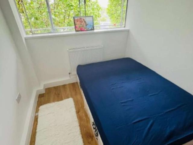 6 Bedroom Shared Living/roommate London London 102796932