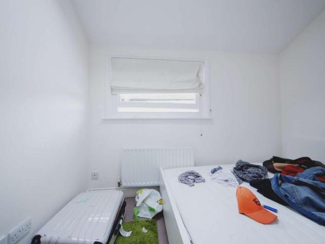 6 Bedroom Shared Living/roommate London London 102797038