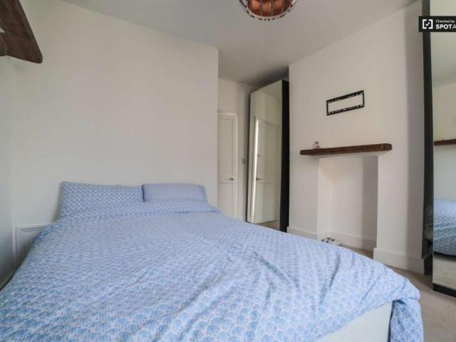6 Bedroom Shared Living/roommate London London 102797069