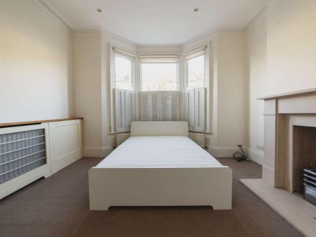 6 Bedroom Shared Living/roommate London London 102797071