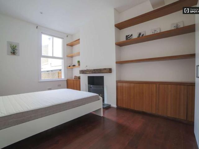 6 Bedroom Shared Living/roommate London London 102797084