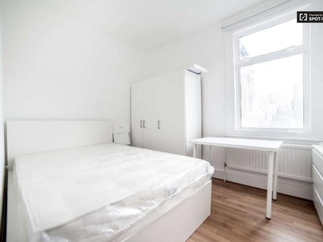 6 Bedroom Shared Living/roommate London London 103094310