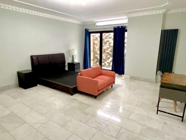 6 Bedroom Shared Living/roommate London London 103372210