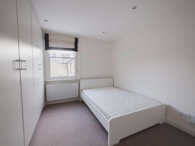 6 Bedroom Shared Living/roommate London London 103615618