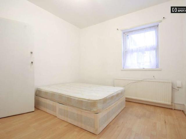 6 Bedroom Shared Living/roommate London London 103742452