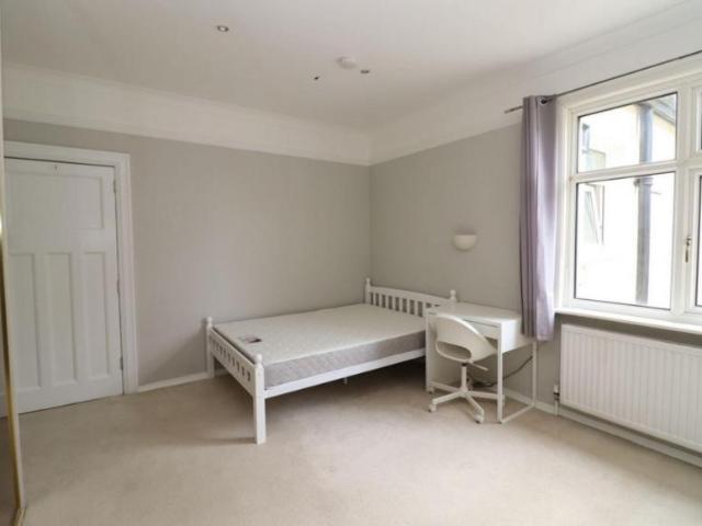 6 Bedroom Shared Living/roommate London London 90559525
