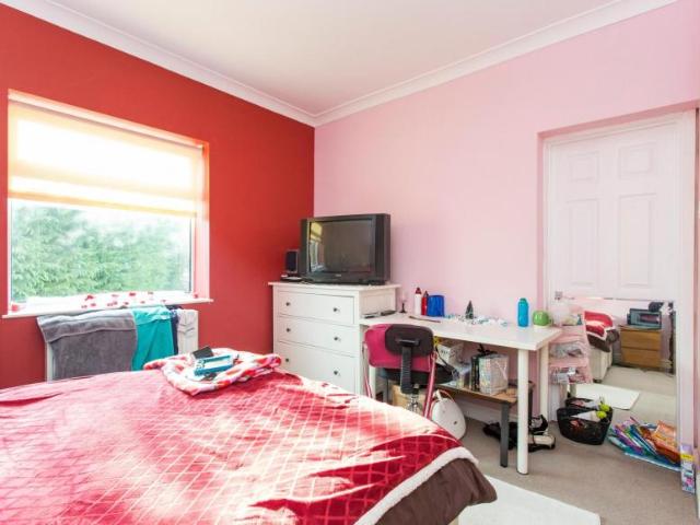 6 Bedroom Shared Living/roommate London London 90559635