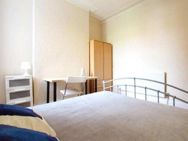 6 Bedroom Shared Living/roommate London London 90559640