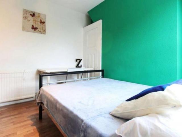 6 Bedroom Shared Living/roommate London London 90559671