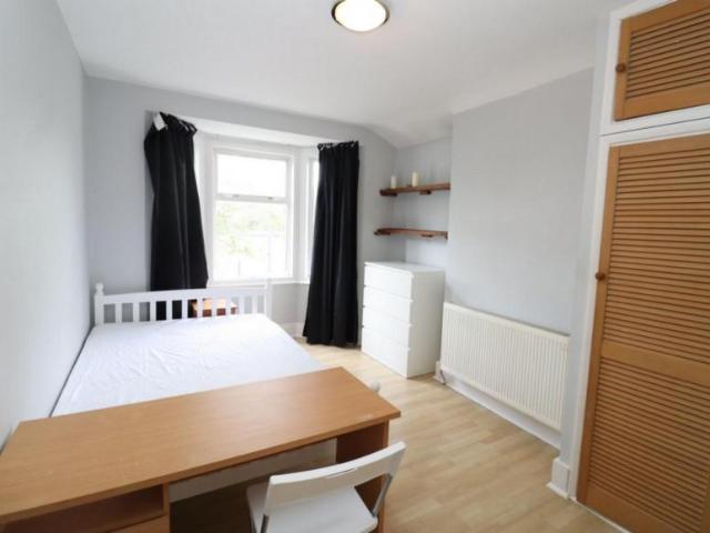 6 Bedroom Shared Living/roommate London London 90559816