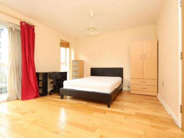 6 Bedroom Shared Living/roommate London London 90559943