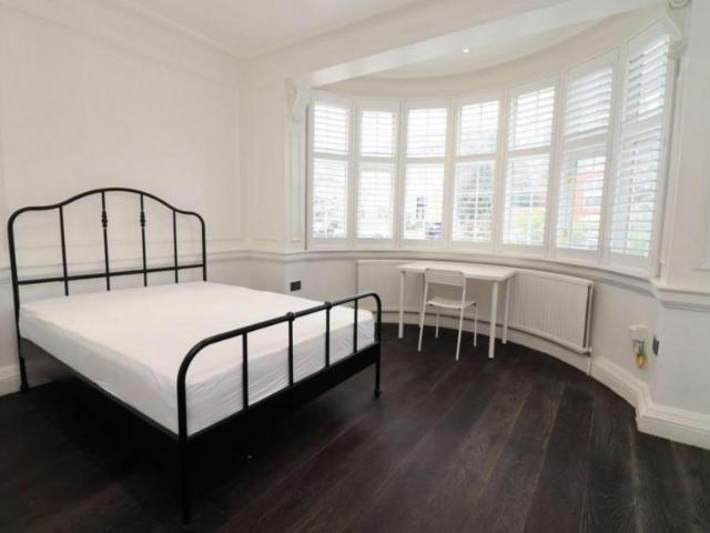 6 Bedroom Shared Living/roommate London London 90559966