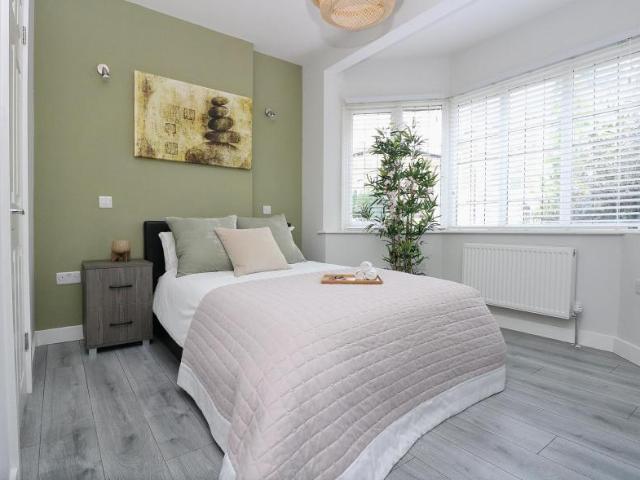 6 Bedroom Shared Living/roommate London London 90562531