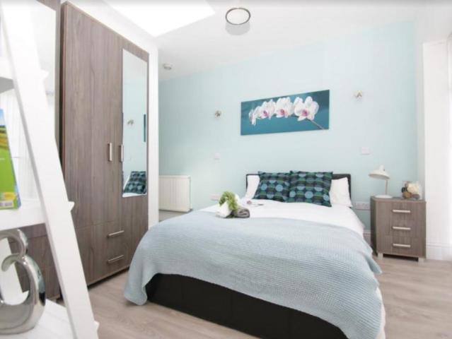 6 Bedroom Shared Living/roommate London London 90562562
