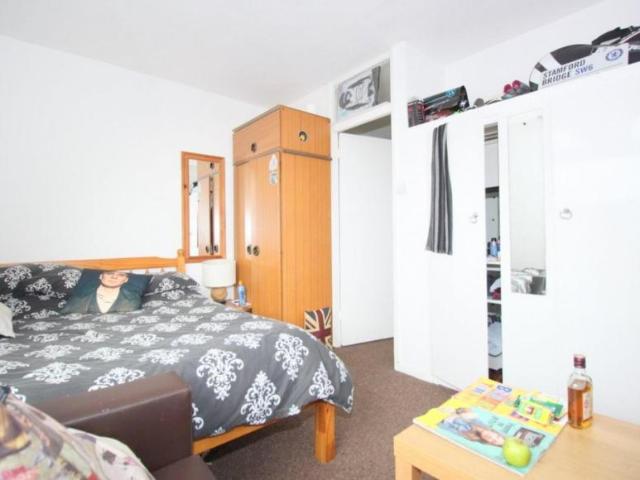 6 Bedroom Shared Living/roommate London London 90562784