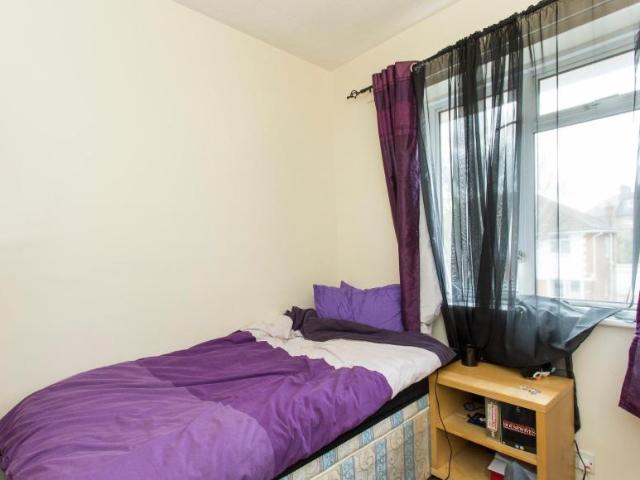 6 Bedroom Shared Living/roommate London London 90562810
