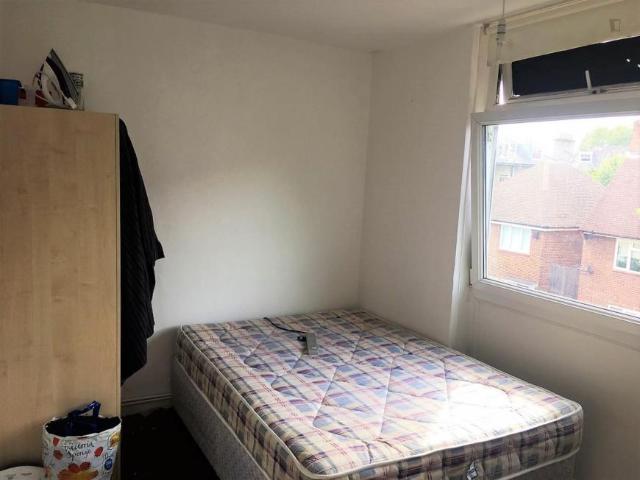 6 Bedroom Shared Living/roommate London London 90562831
