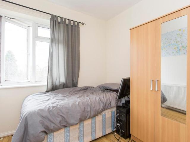 6 Bedroom Shared Living/roommate London London 90562088