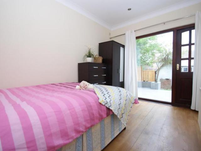 6 Bedroom Shared Living/roommate London London 90562114