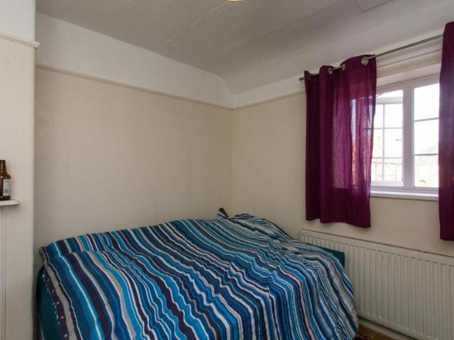 6 Bedroom Shared Living/roommate London London 90562140