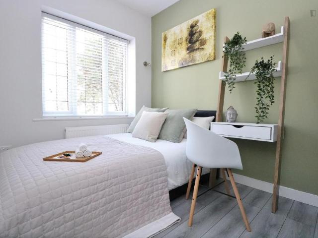6 Bedroom Shared Living/roommate London London 90562270