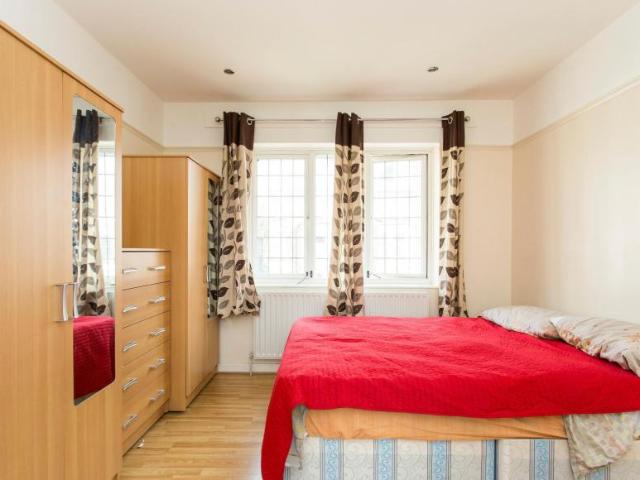 6 Bedroom Shared Living/roommate London London 90562368
