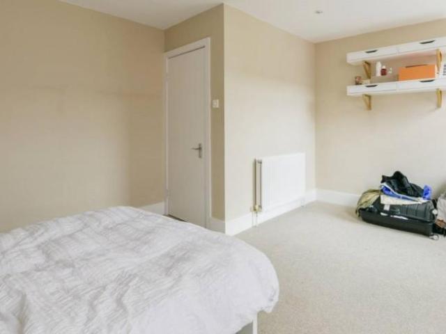 6 Bedroom Shared Living/roommate London London 90563474