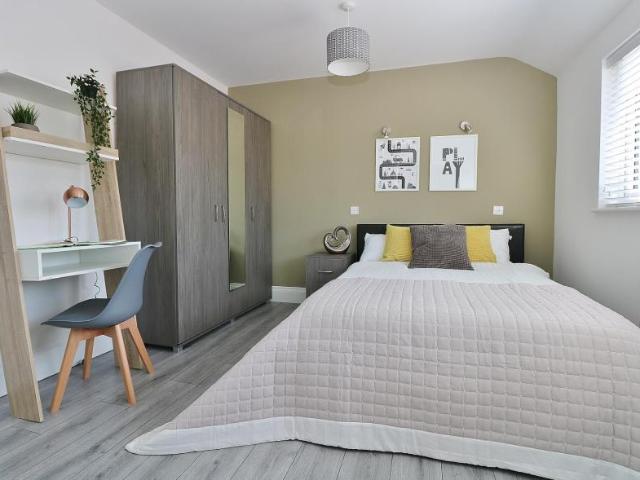 6 Bedroom Shared Living/roommate London London 90563496