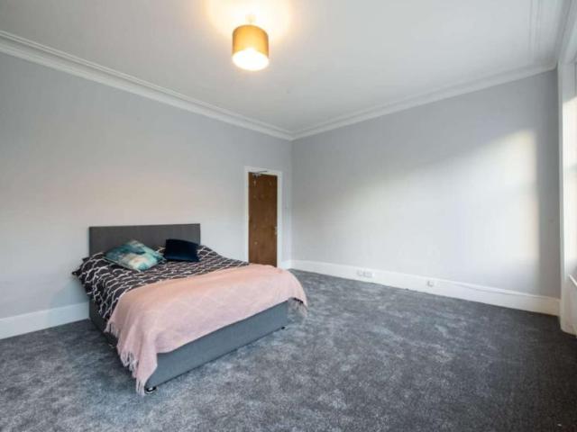 6 Bedroom Shared Living/roommate London London 95119565