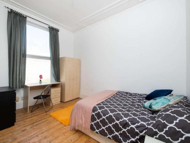 6 Bedroom Shared Living/roommate London London 95119960