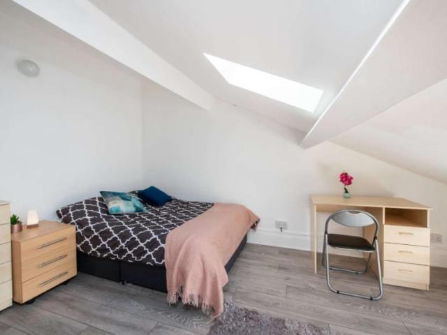 6 Bedroom Shared Living/roommate London London 95119963