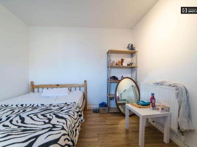 6 Bedroom Shared Living/roommate London London 99724925