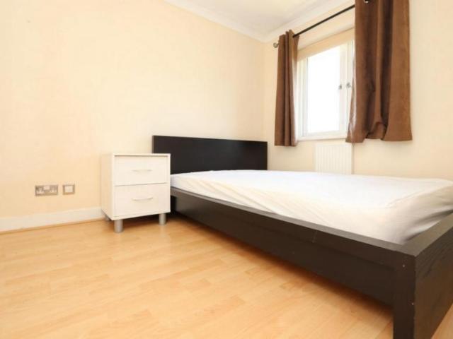 6 Bedroom Shared Living/roommate London London LS90559268
