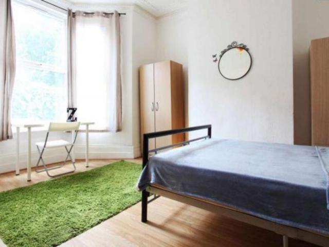 6 Bedroom Shared Living/roommate London London LS90559322