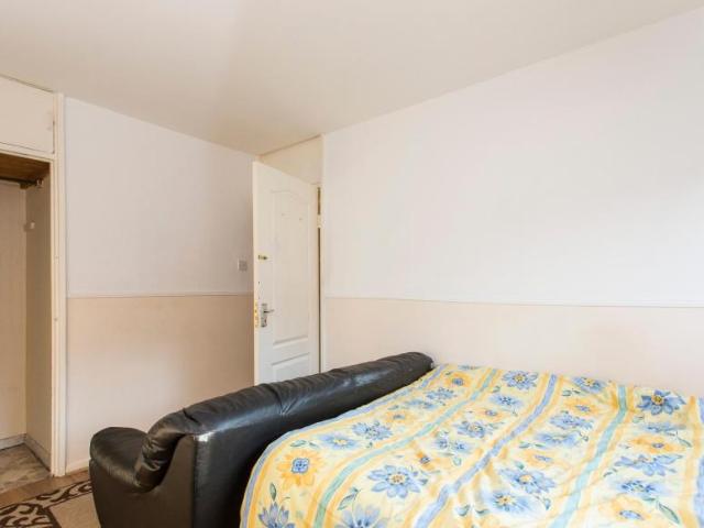 6 Bedroom Shared Living/roommate London London LS90559327