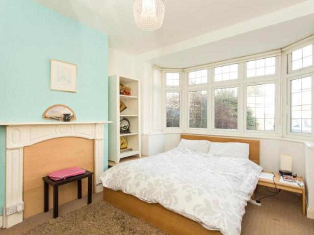 6 Bedroom Shared Living/roommate London London LS90559587