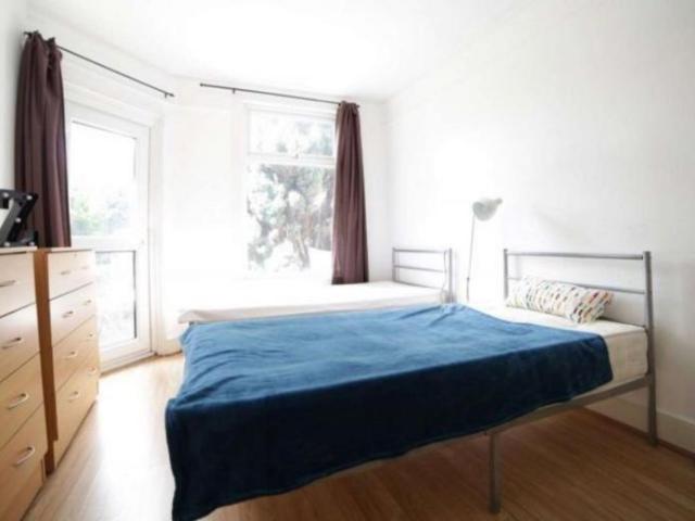6 Bedroom Shared Living/roommate London London LS90559677