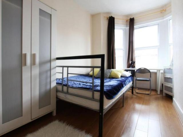 6 Bedroom Shared Living/roommate London London LS90559611