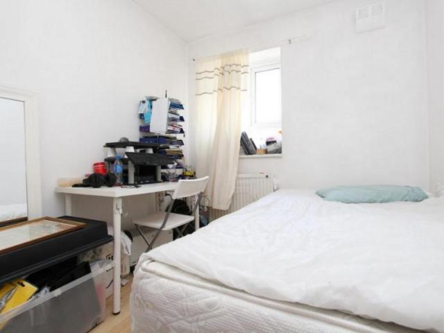 6 Bedroom Shared Living/roommate London London LS90559622