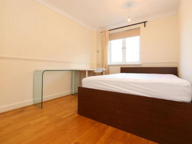 6 Bedroom Shared Living/roommate London London LS90559874