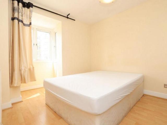 6 Bedroom Shared Living/roommate London London LS90559822