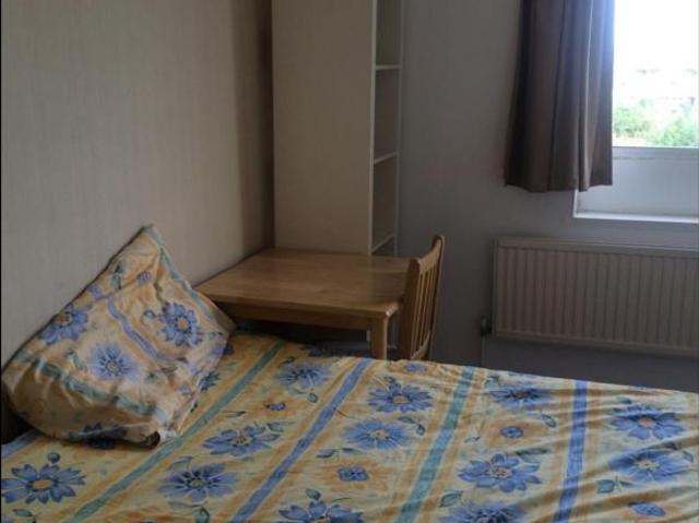 6 Bedroom Shared Living/roommate London London LS90560450