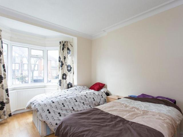 6 Bedroom Shared Living/roommate London London LS90562245