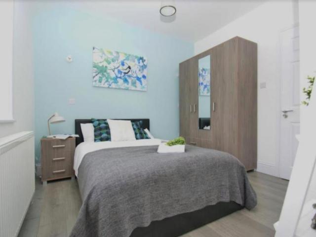 6 Bedroom Shared Living/roommate London London LS90562266