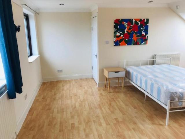 6 Bedroom Shared Living/roommate London London LS90562439