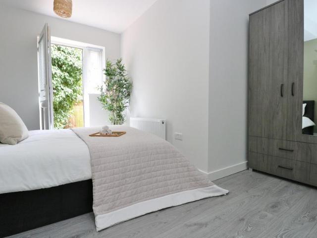 6 Bedroom Shared Living/roommate London London LS90562567