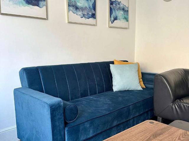 6 Bedroom Student House, Falmouth Room 6